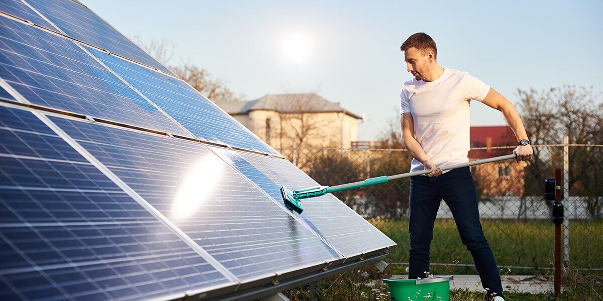How to Clean Solar Panels: Your DIY Guide to Maximum Efficiency